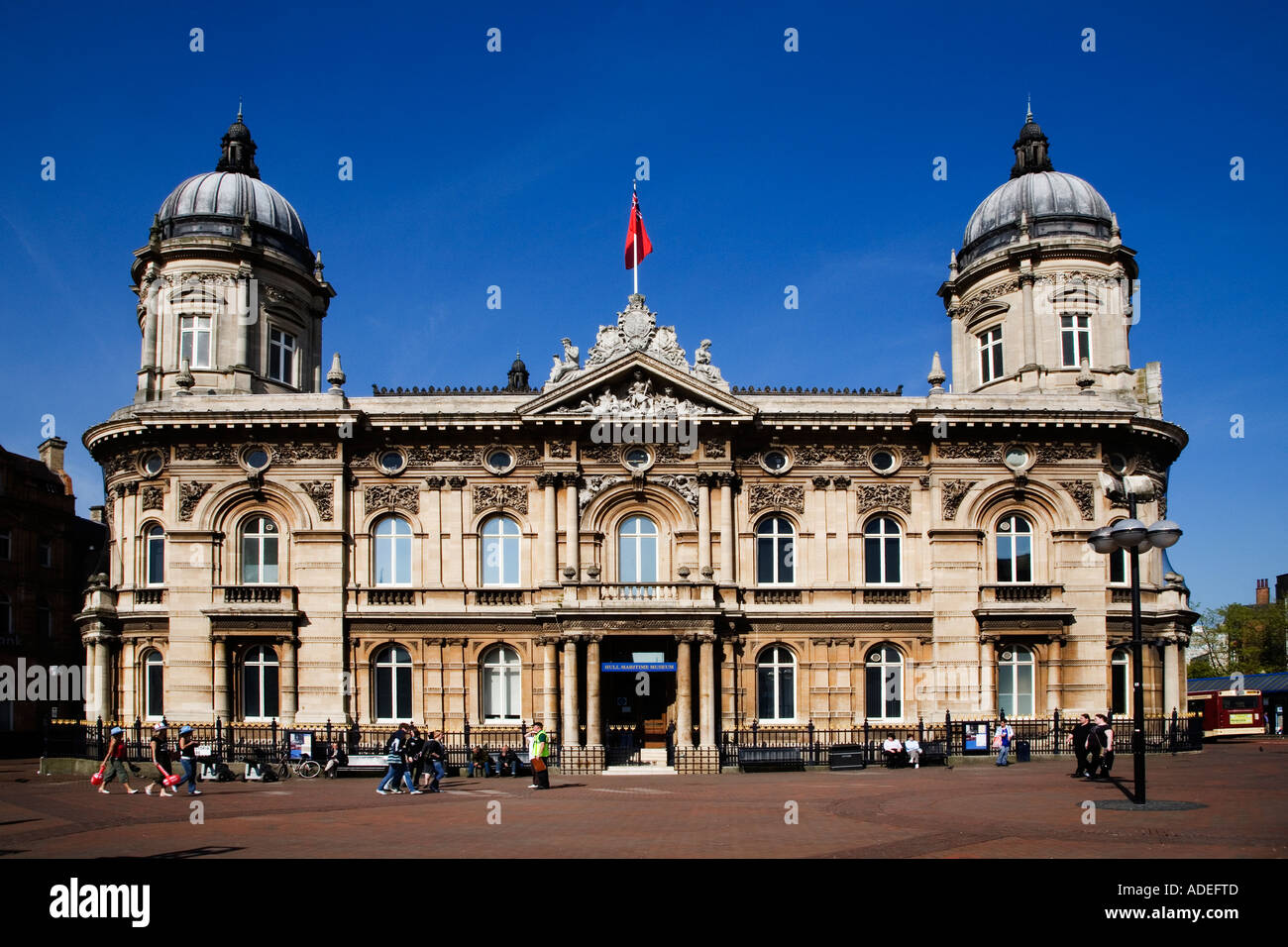Queen victoria square kingston upon hull east hi-res stock photography ...
