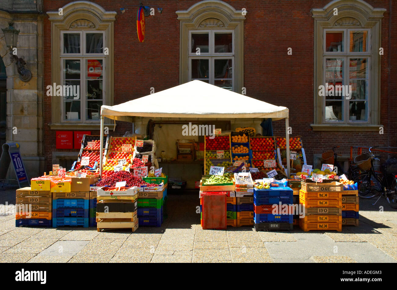 Copenhagen street food market hi-res stock photography and images - Alamy