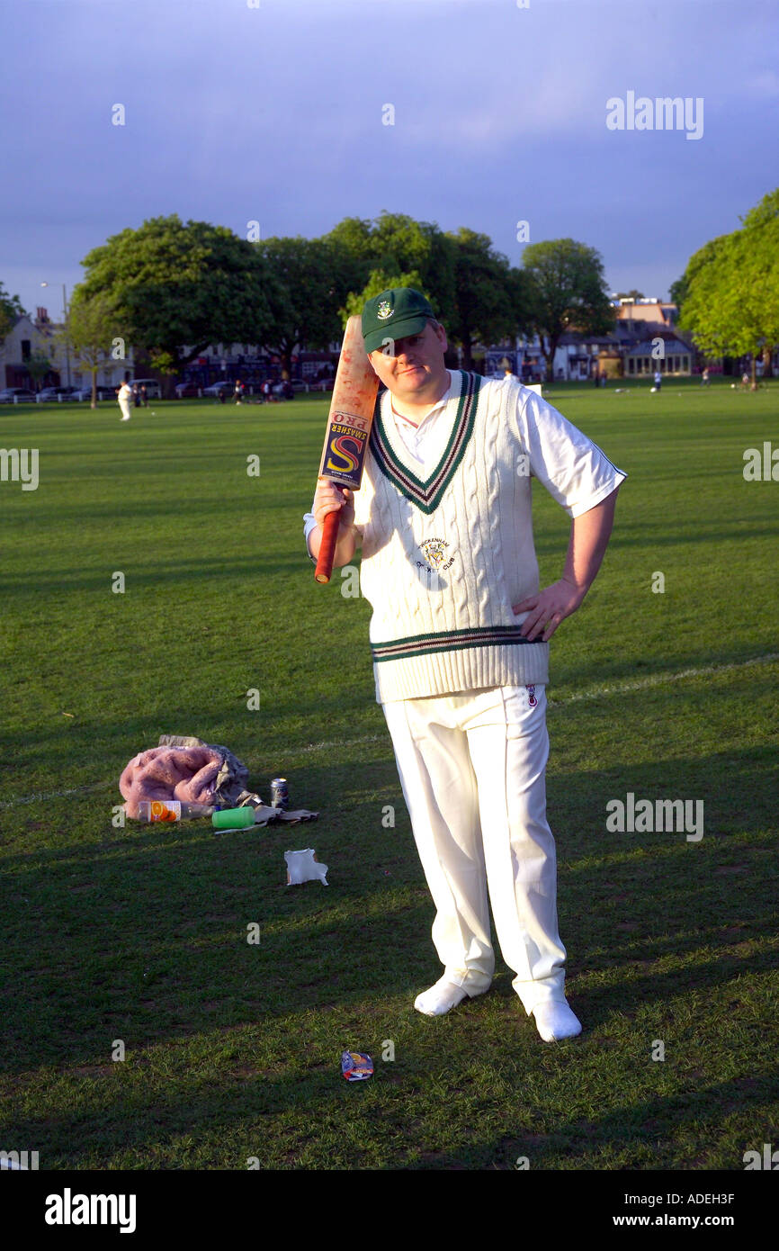 Cricket uk crowd lords hi-res stock photography and images - Alamy