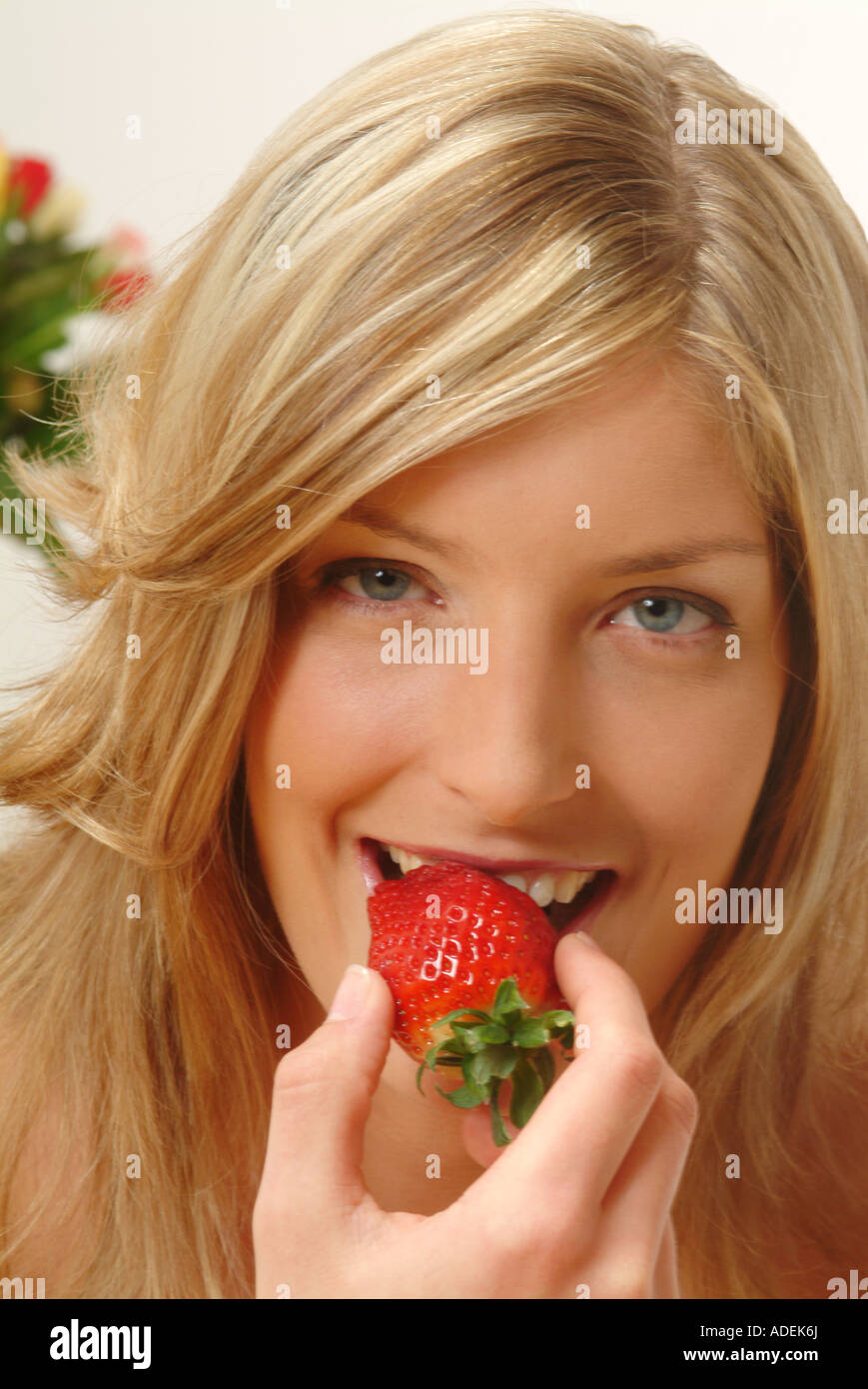 Portrait of Woman eating strawberry Stock Photo - Alamy