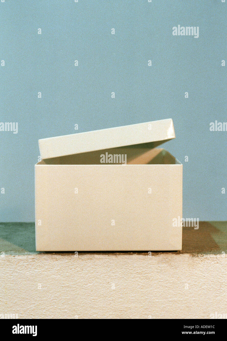 open white box Stock Photo - Alamy