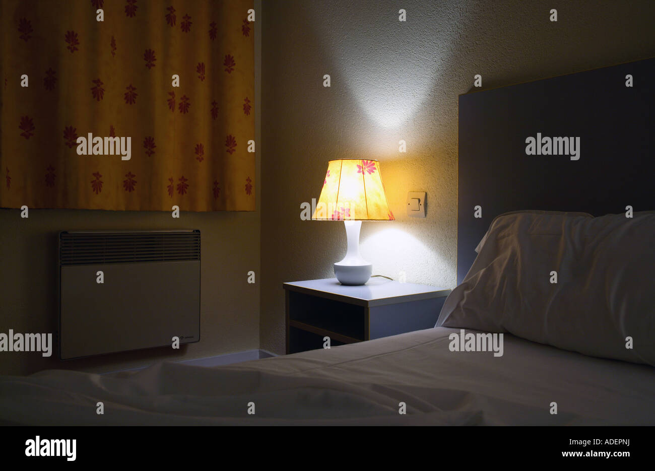 empty motel room with bed and lamp at night Stock Photo - Alamy