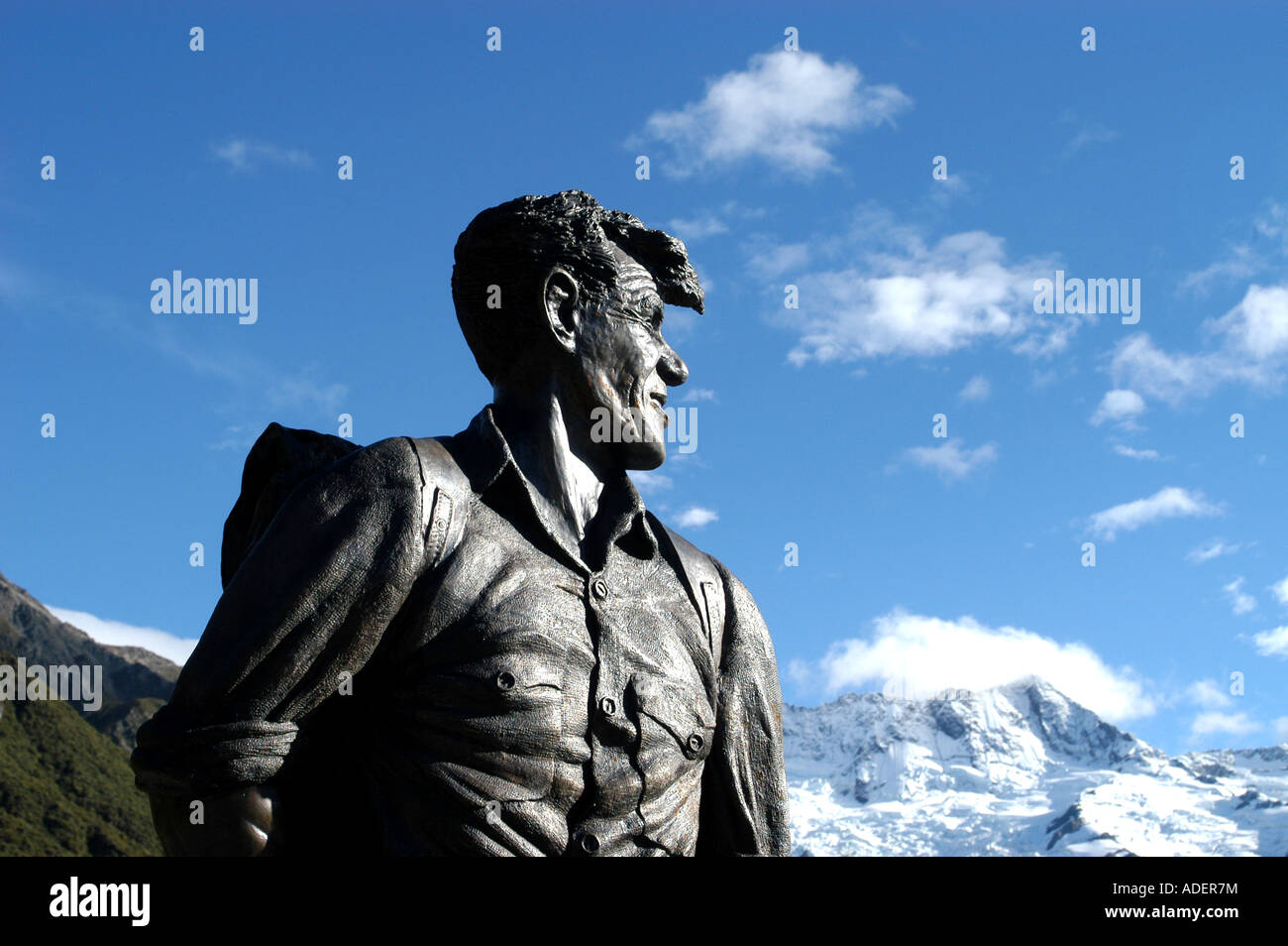 Sir Edmund Hillary statue Mount Cook New Zealand Stock Photo - Alamy