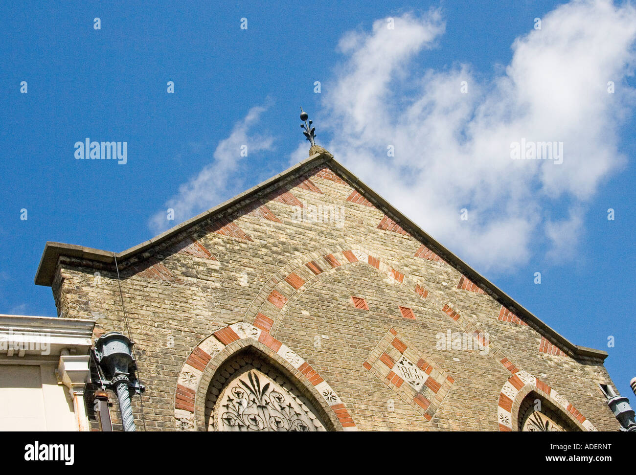 Brick corbelling hi-res stock photography and images - Alamy