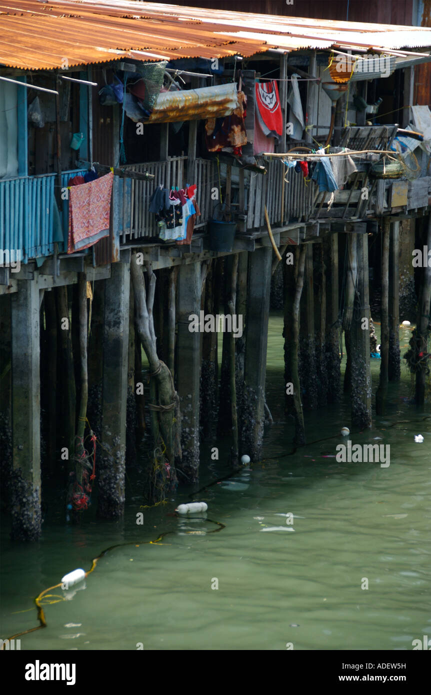 Thai slum dwelling hi-res stock photography and images - Alamy