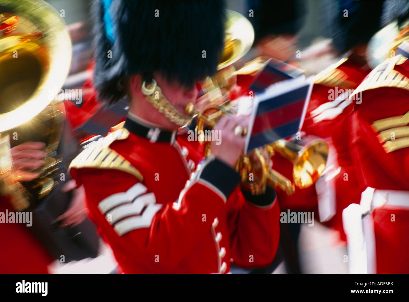 Royal guards band marching buckingham palace the changing of the hi-res ...