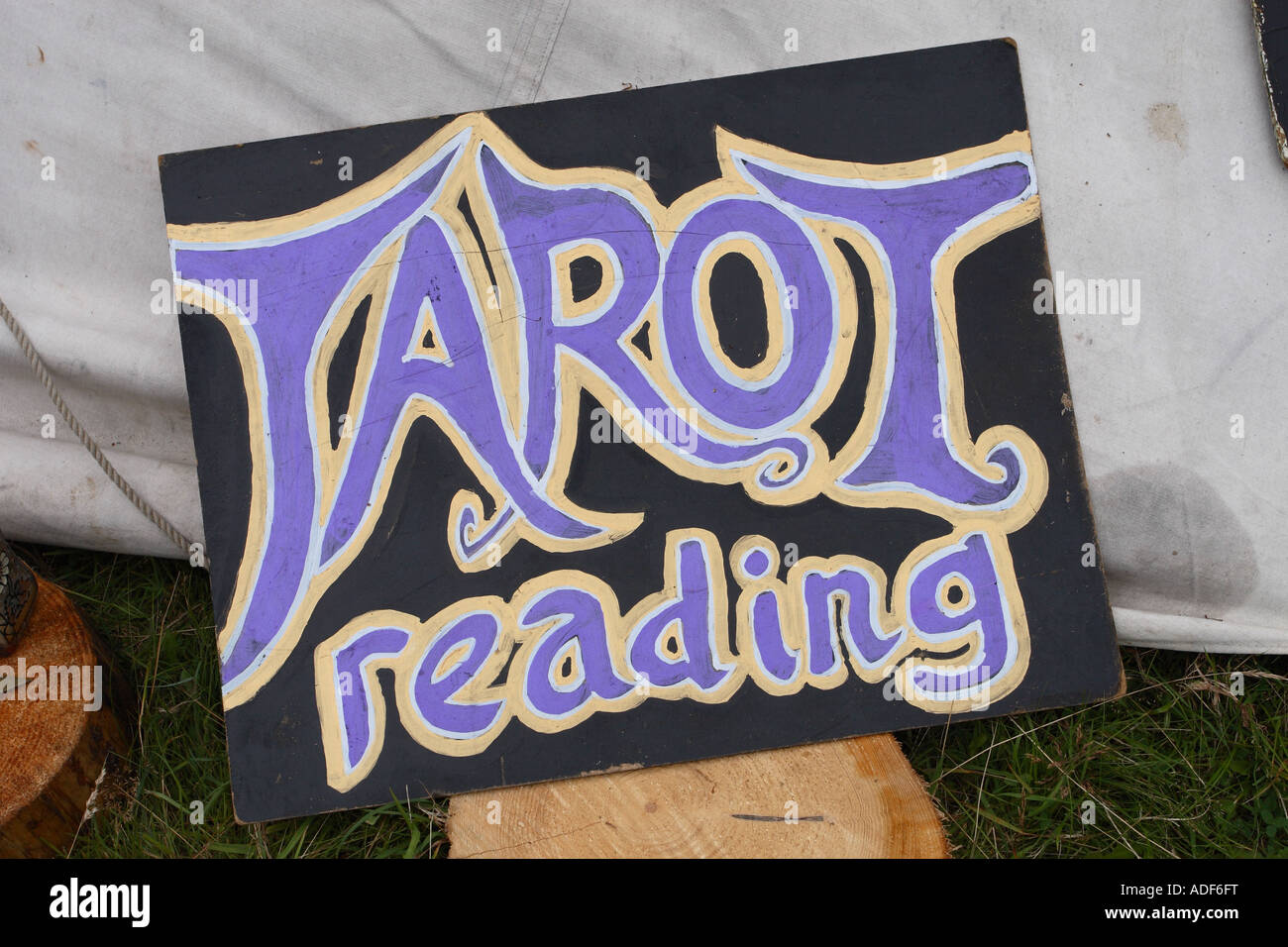 Tarot card reading sign Stock Photo - Alamy