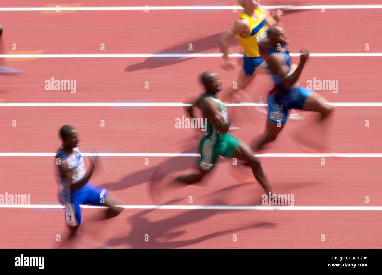 Athletes running towards finish line hi-res stock photography and ...