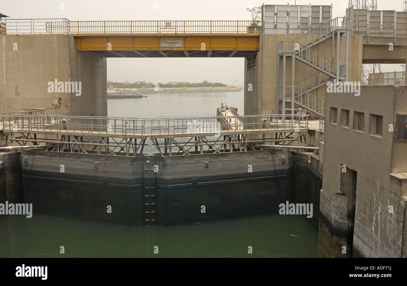 Esna Lock, River Nile, Egypt Stock Photo - Alamy