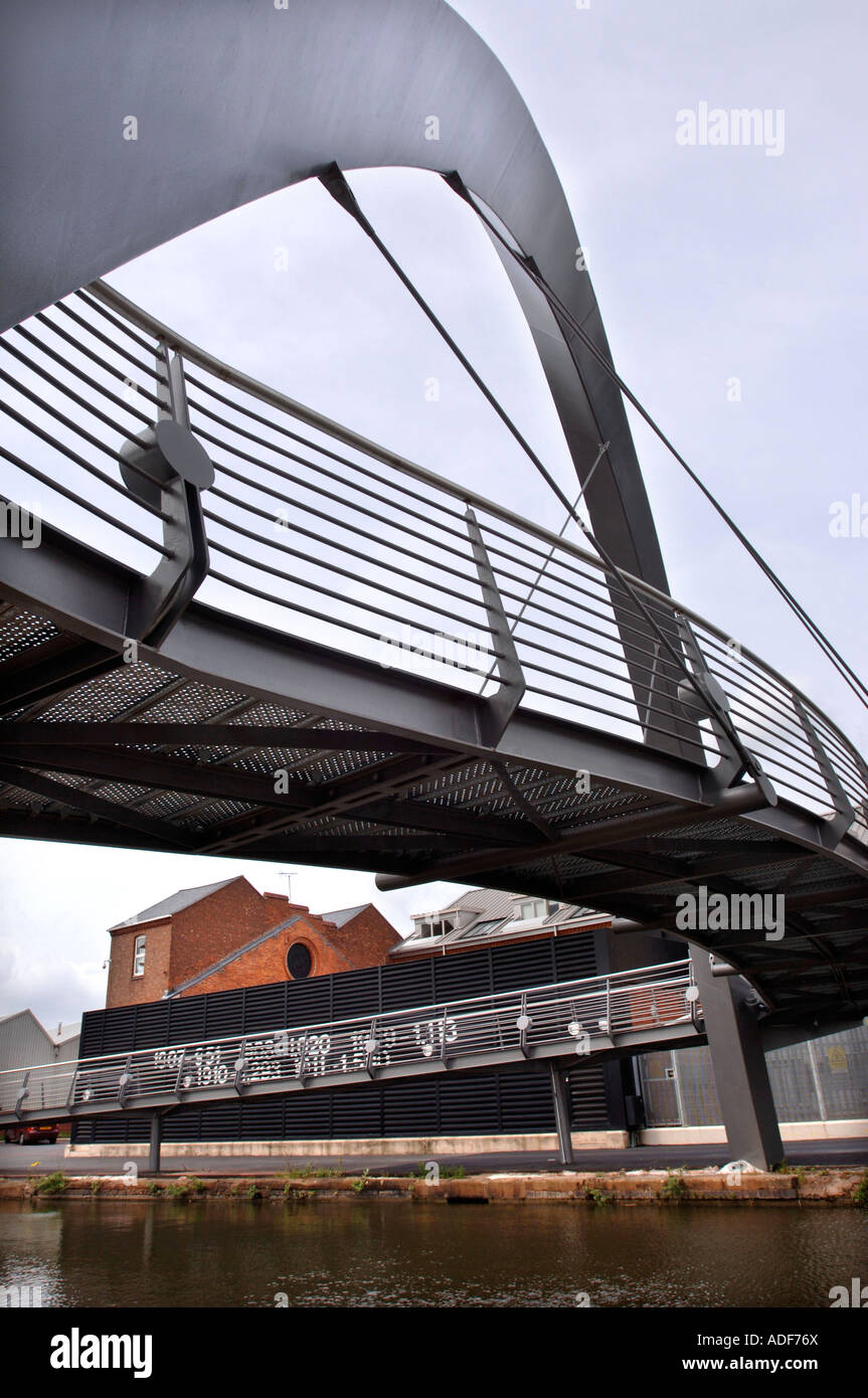 A FOOTBRIDGE LEADING TO ELECTRIC WHARF A CONTEMPORARY STUDIO FLAT ...