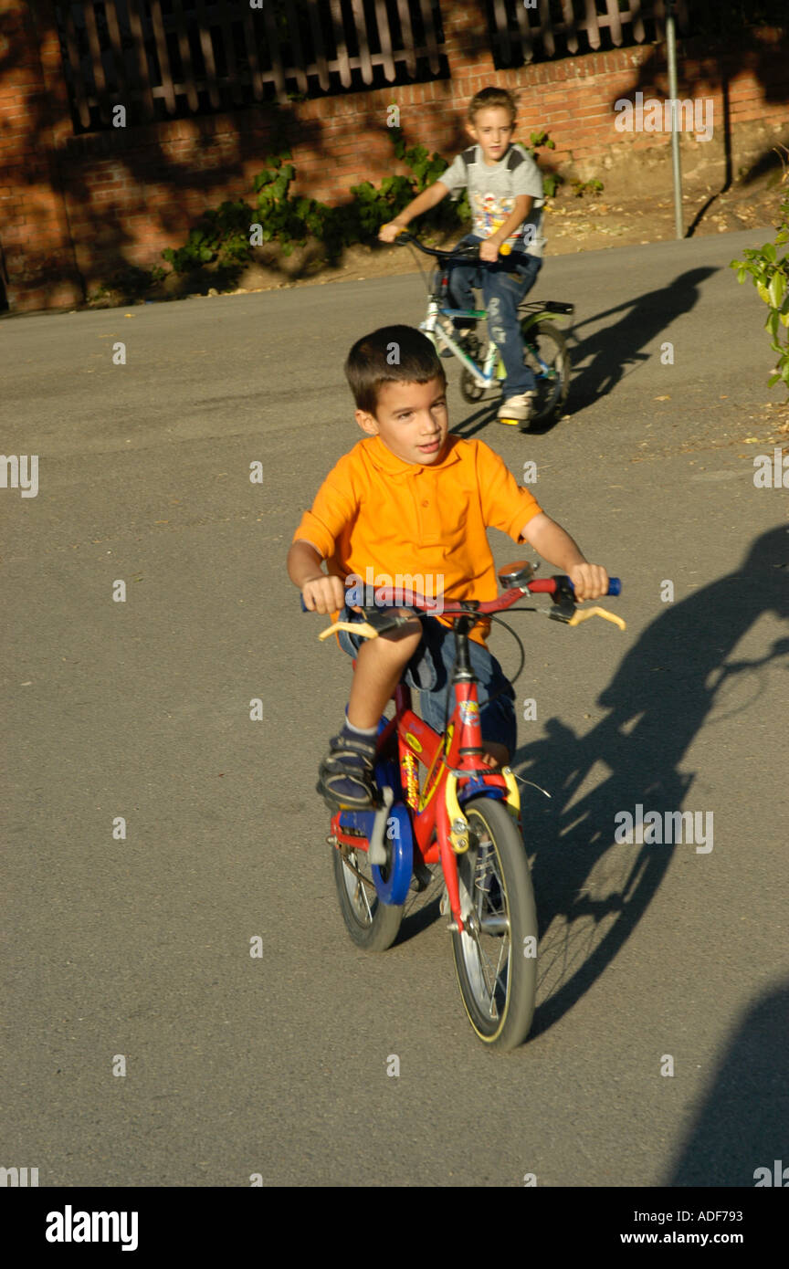 Children riding bikes hi-res stock photography and images - Alamy