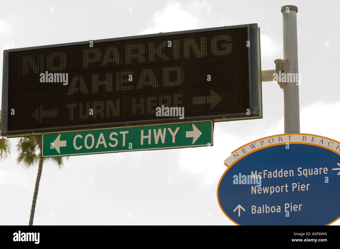 Road signs direct visitors and tourists to beach area parking Stock ...