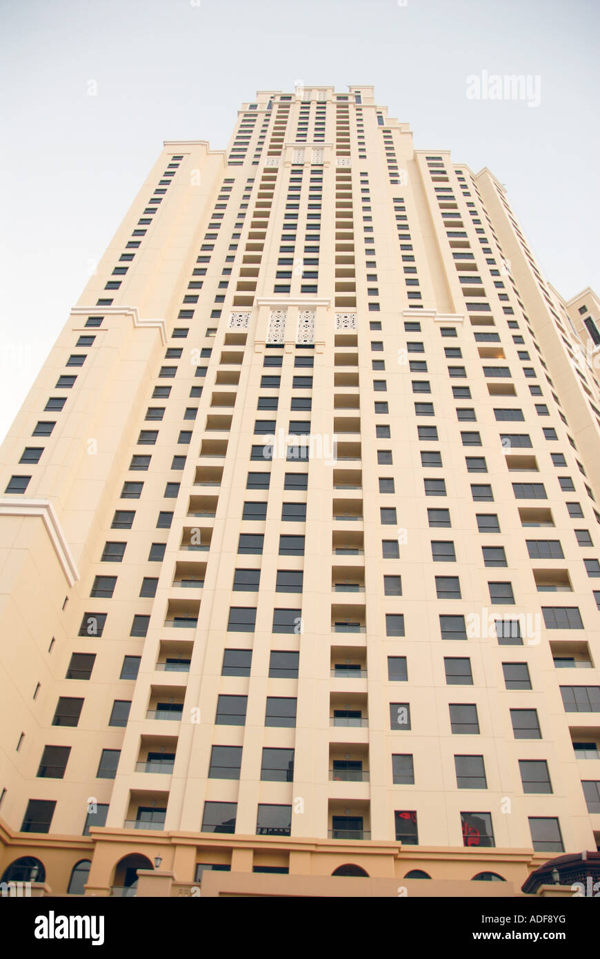 Peninsula building commercial high hi-res stock photography and images ...