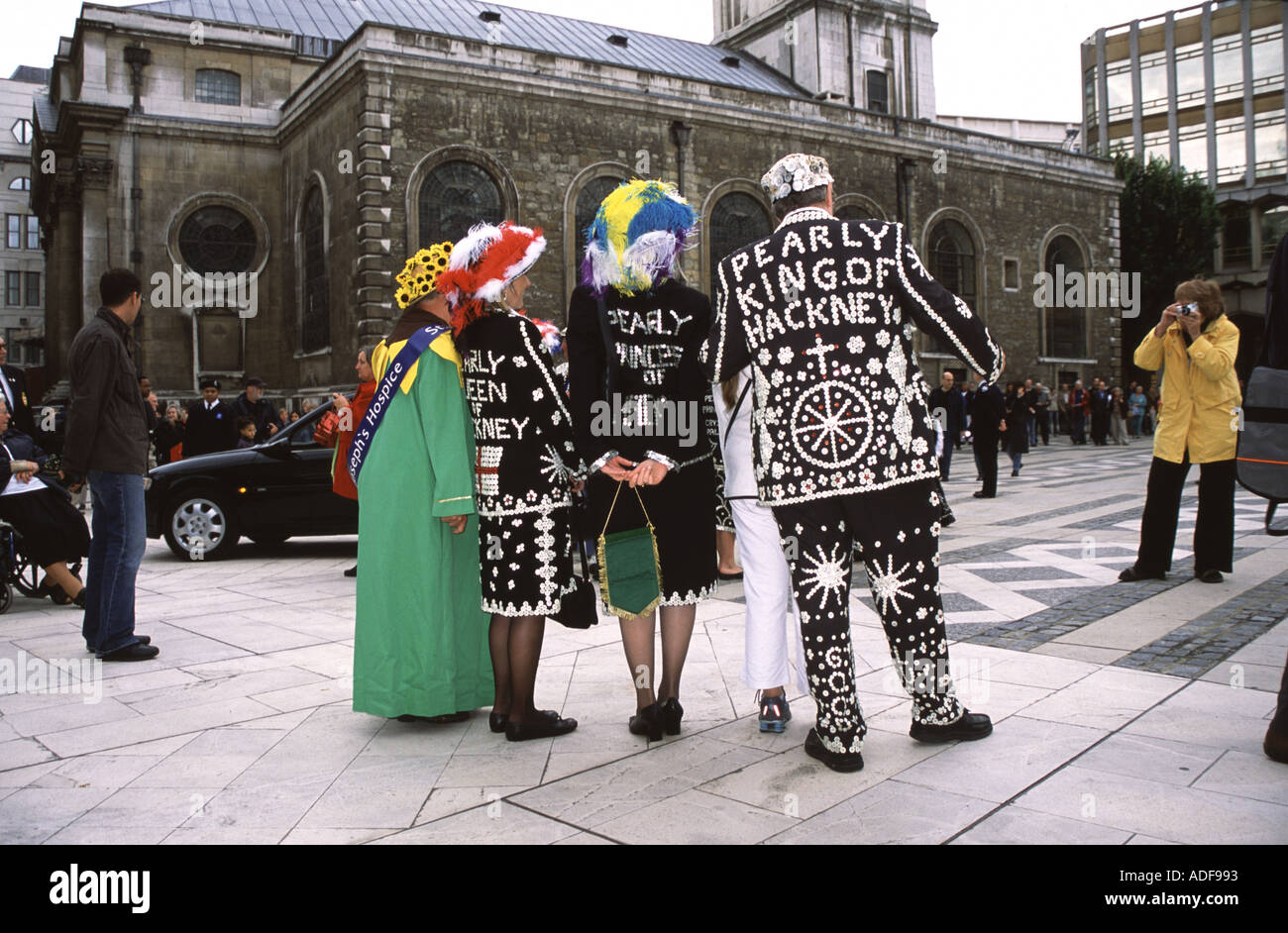 Traditional cockney costume hi-res stock photography and images - Alamy