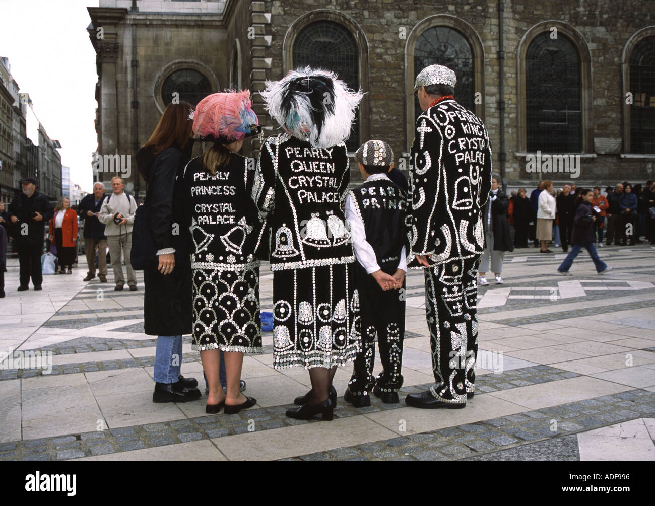 Traditional cockney costume hi-res stock photography and images - Alamy