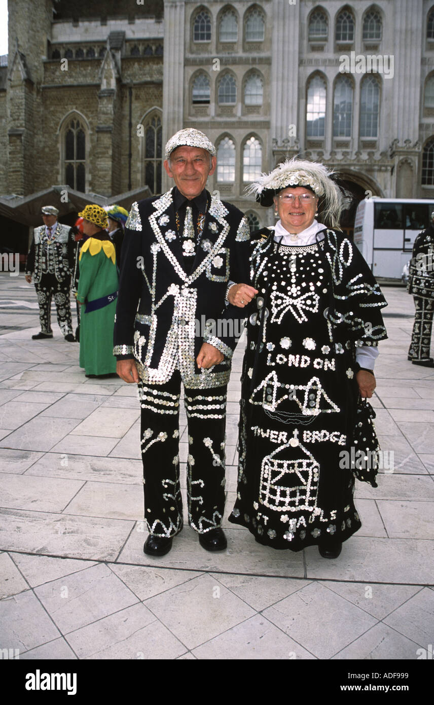 Traditional cockney costume hi-res stock photography and images - Alamy