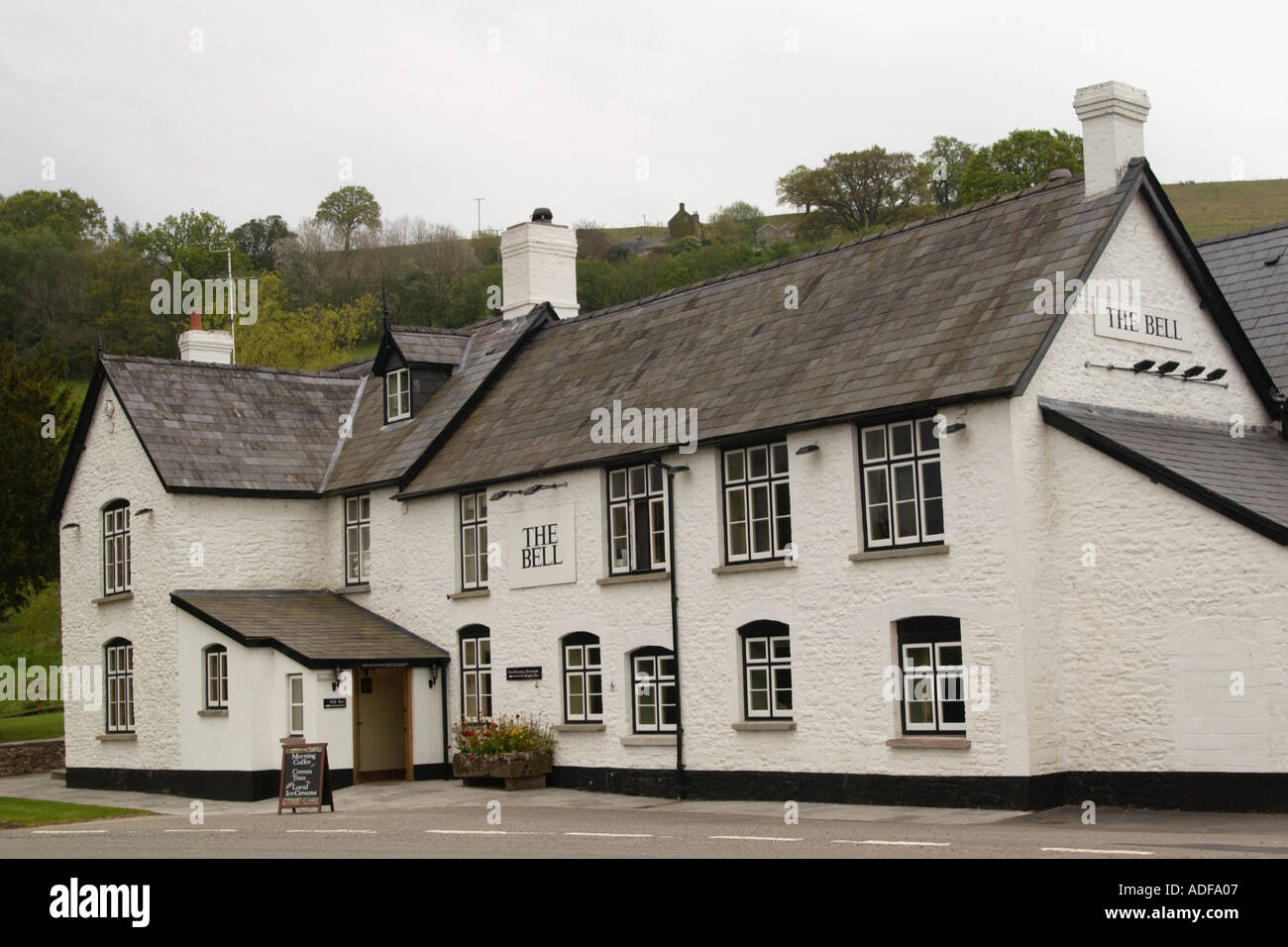 The bell skenfrith hi-res stock photography and images - Alamy