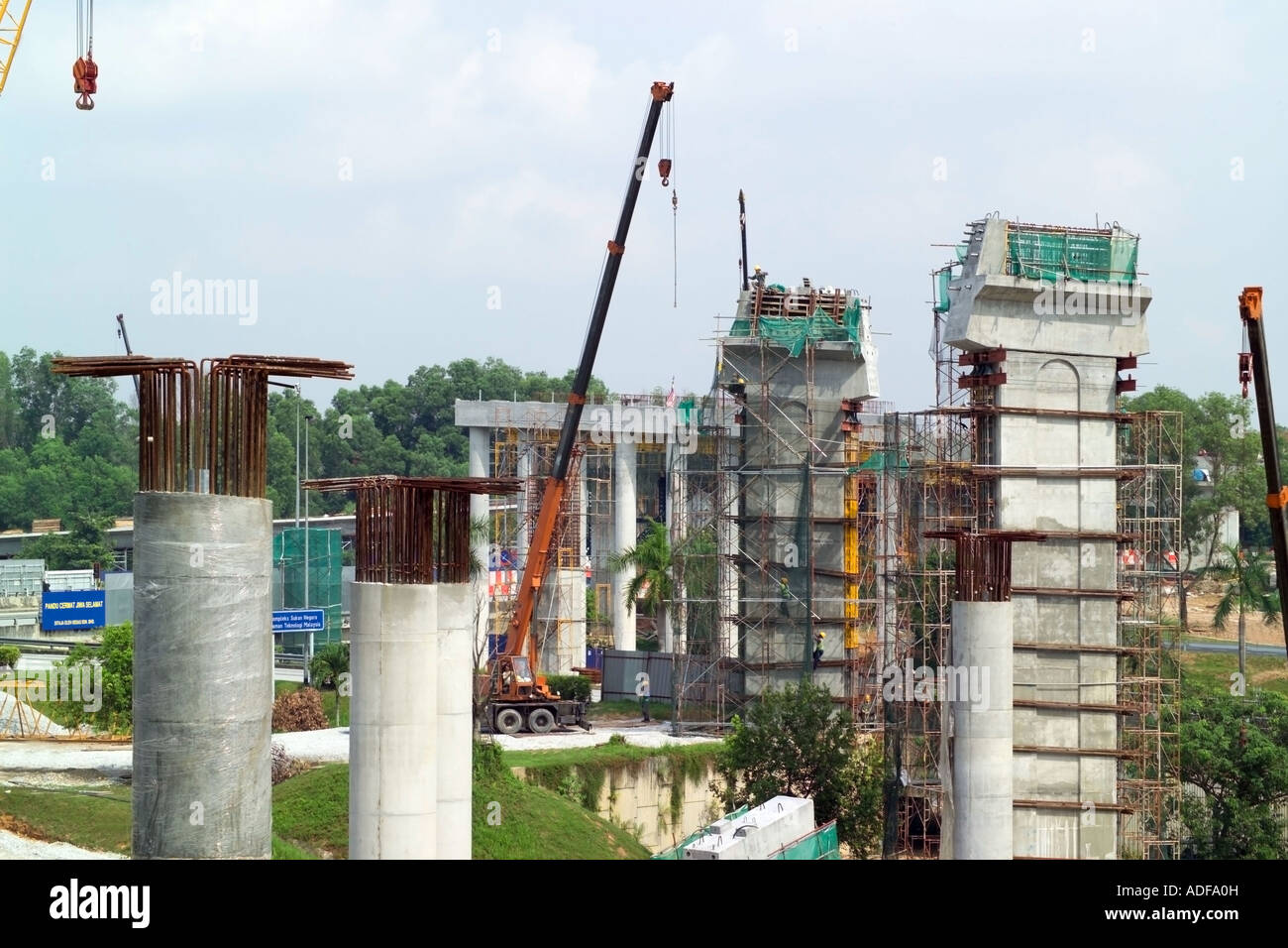 Construction site for elevated motorway Kuala Lumpur Stock Photo - Alamy