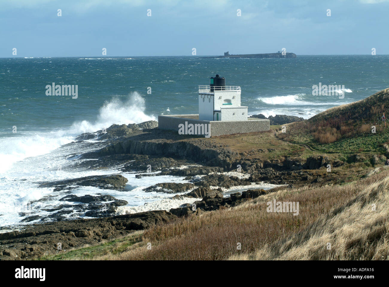 Stag rock lighthouse bamburgh hi-res stock photography and images - Alamy