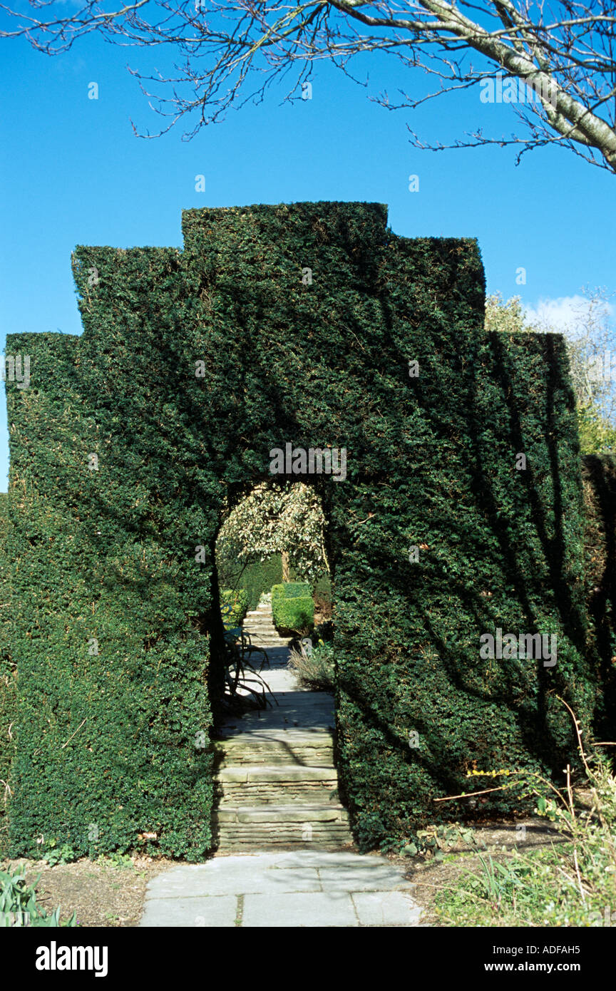 Yew hedge with arch hi-res stock photography and images - Alamy