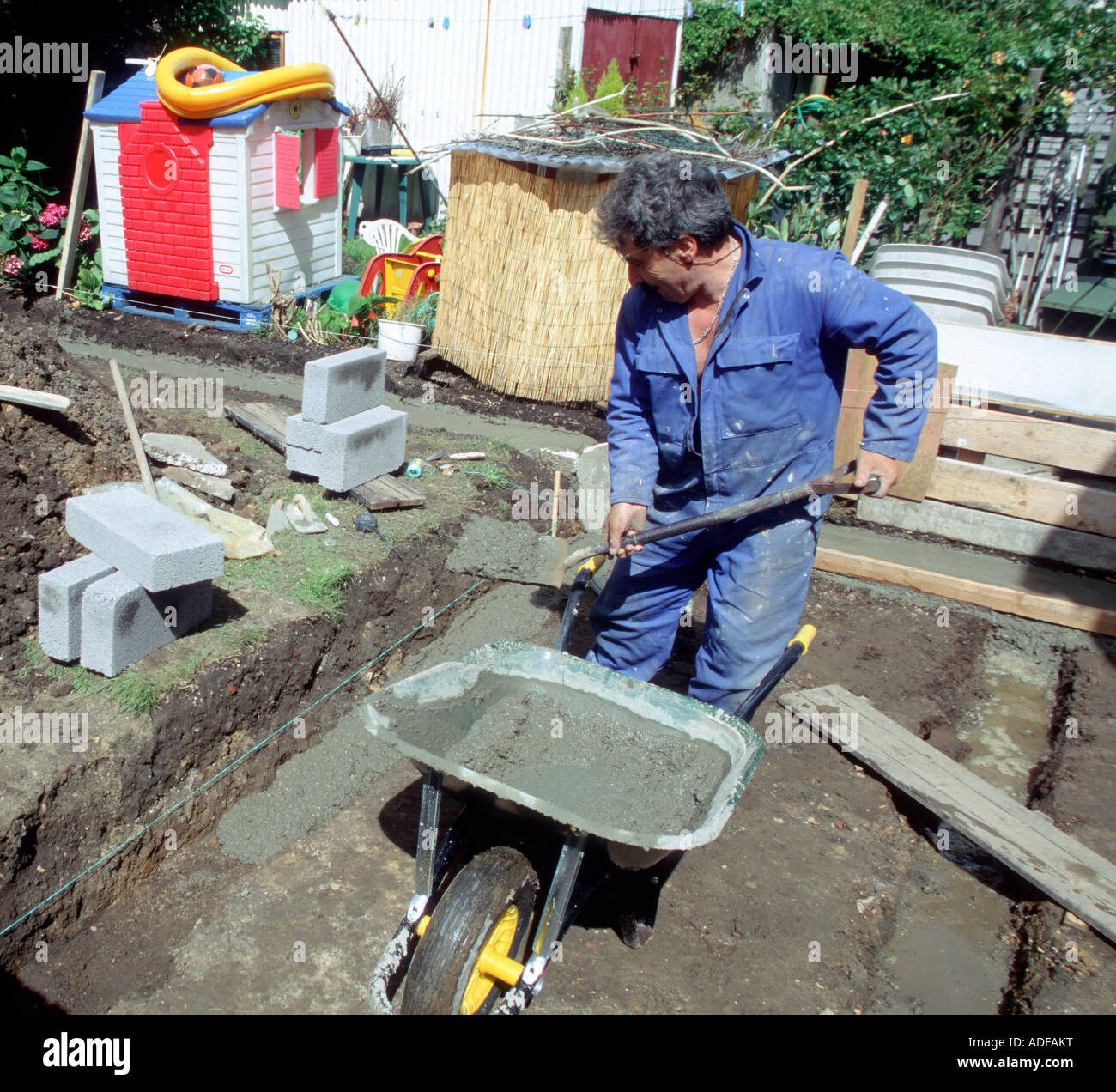 Foundations building hi-res stock photography and images - Alamy