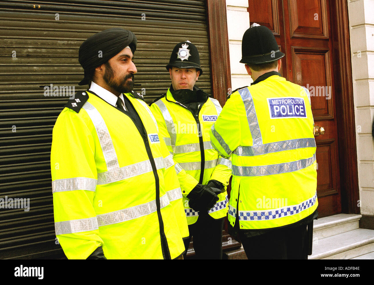 Black police officer chatting uk hi-res stock photography and images ...