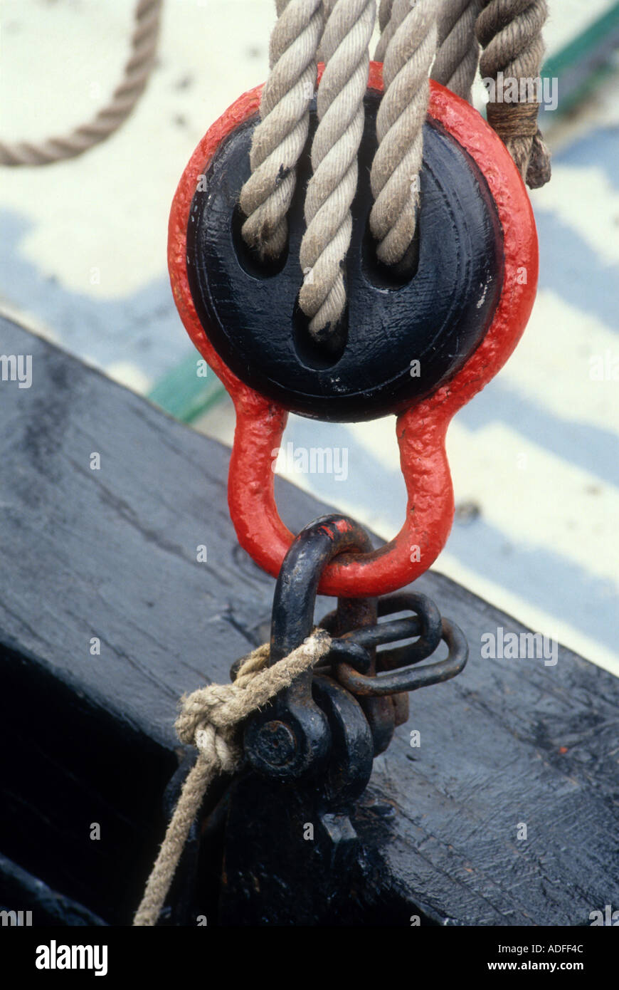 A deadeye aboard a Thames sailing barge Stock Photo - Alamy