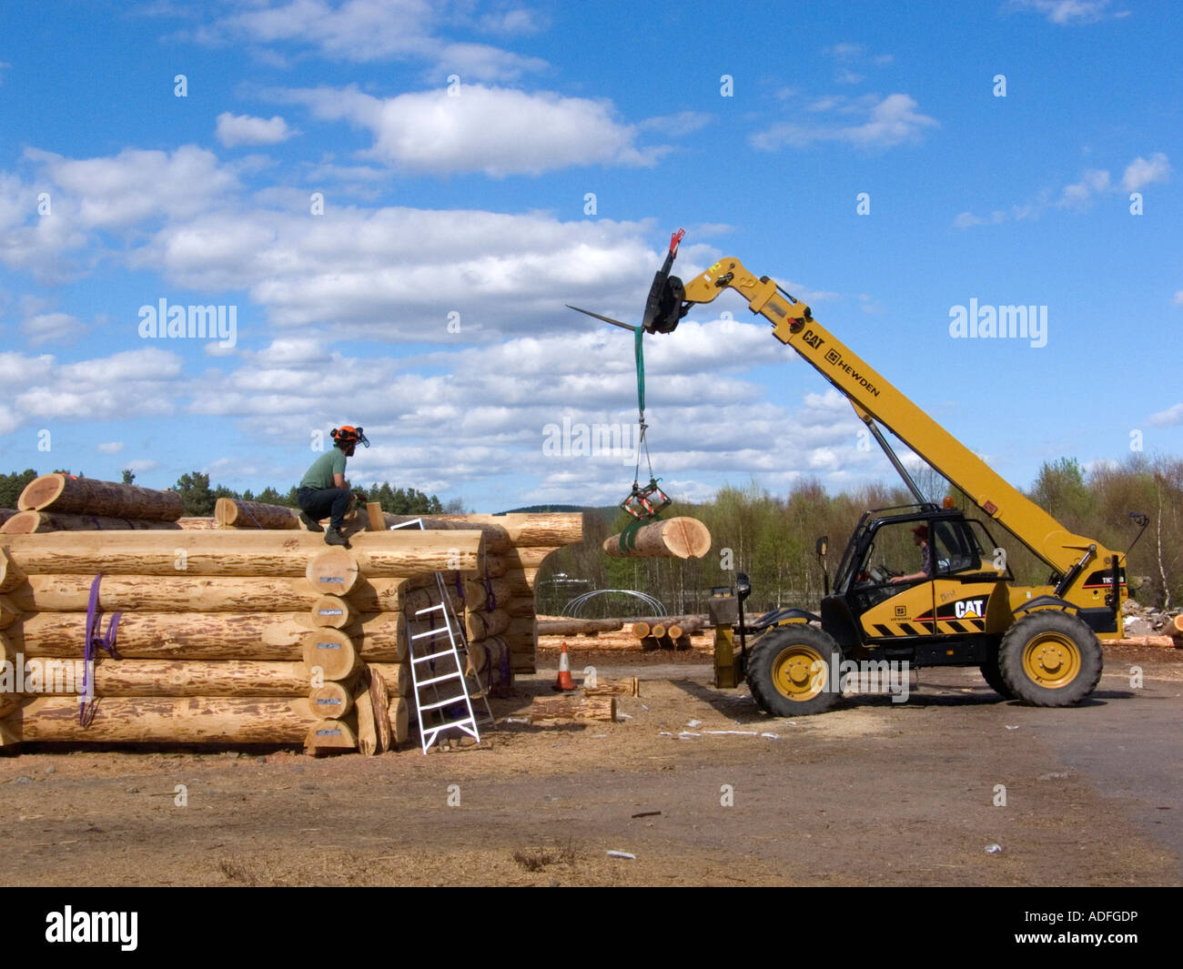 Log Cabin Being Built Stock Photo - Alamy