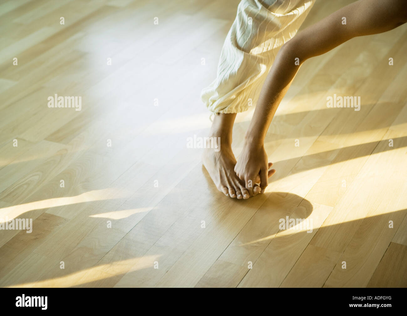 Legs spread apart hi-res stock photography and images - Alamy
