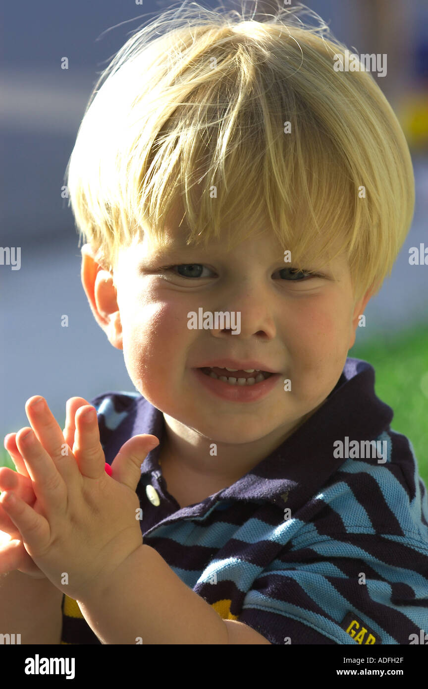 toddler clapping hands Stock Photo - Alamy