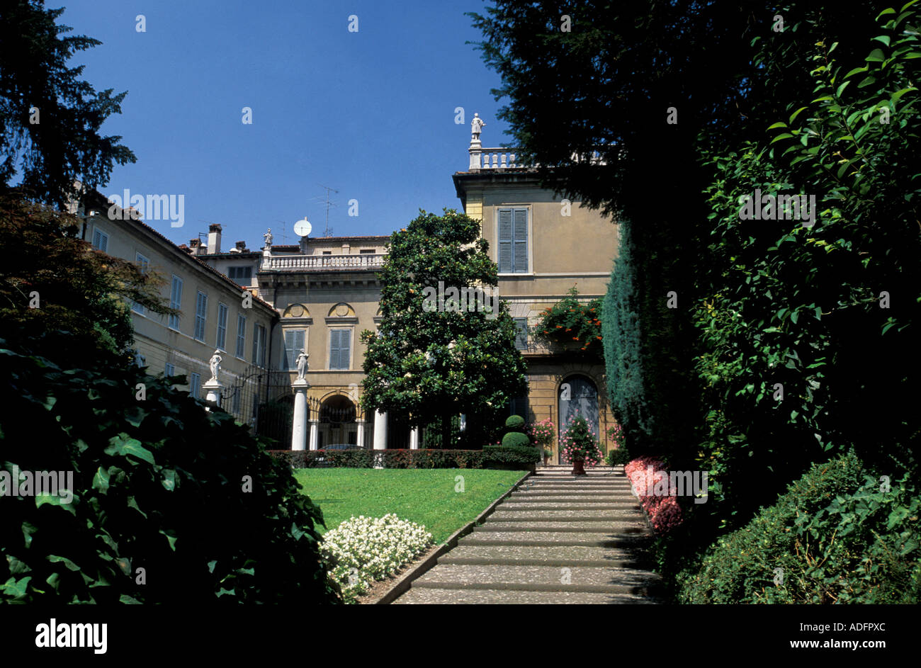 Historical palace hi-res stock photography and images - Alamy