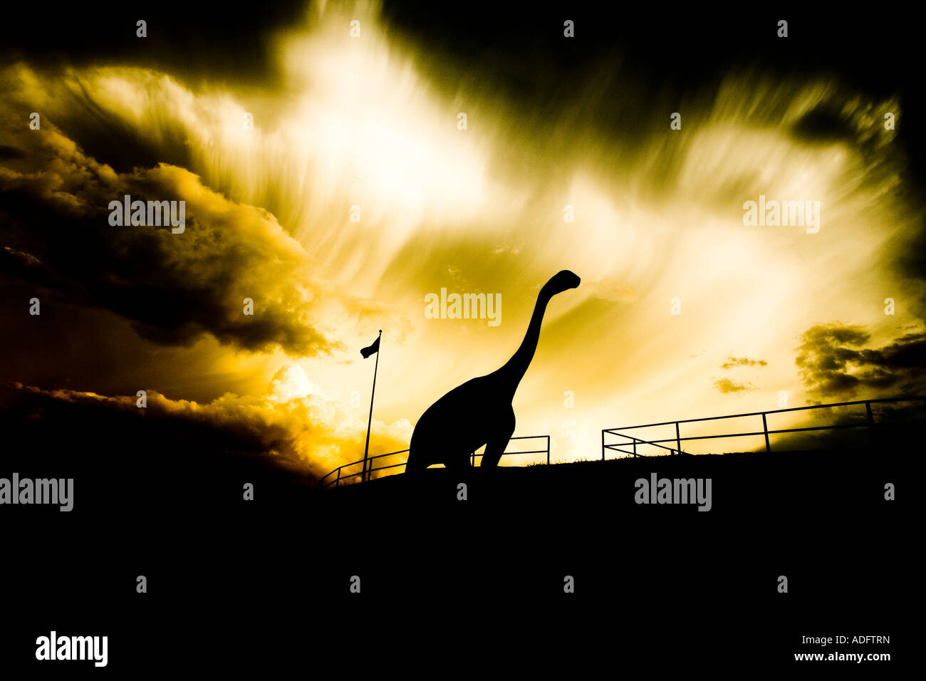 Dinosaur brontosaurus silhouette hi-res stock photography and images ...