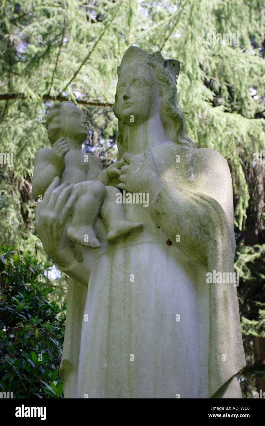 Mother with Child Gravestone Figure Stock Photo - Alamy