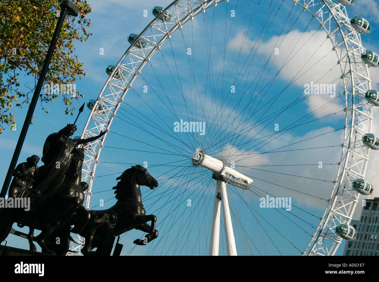 Horse And Chariot Statue In London at Michael Sizemore blog