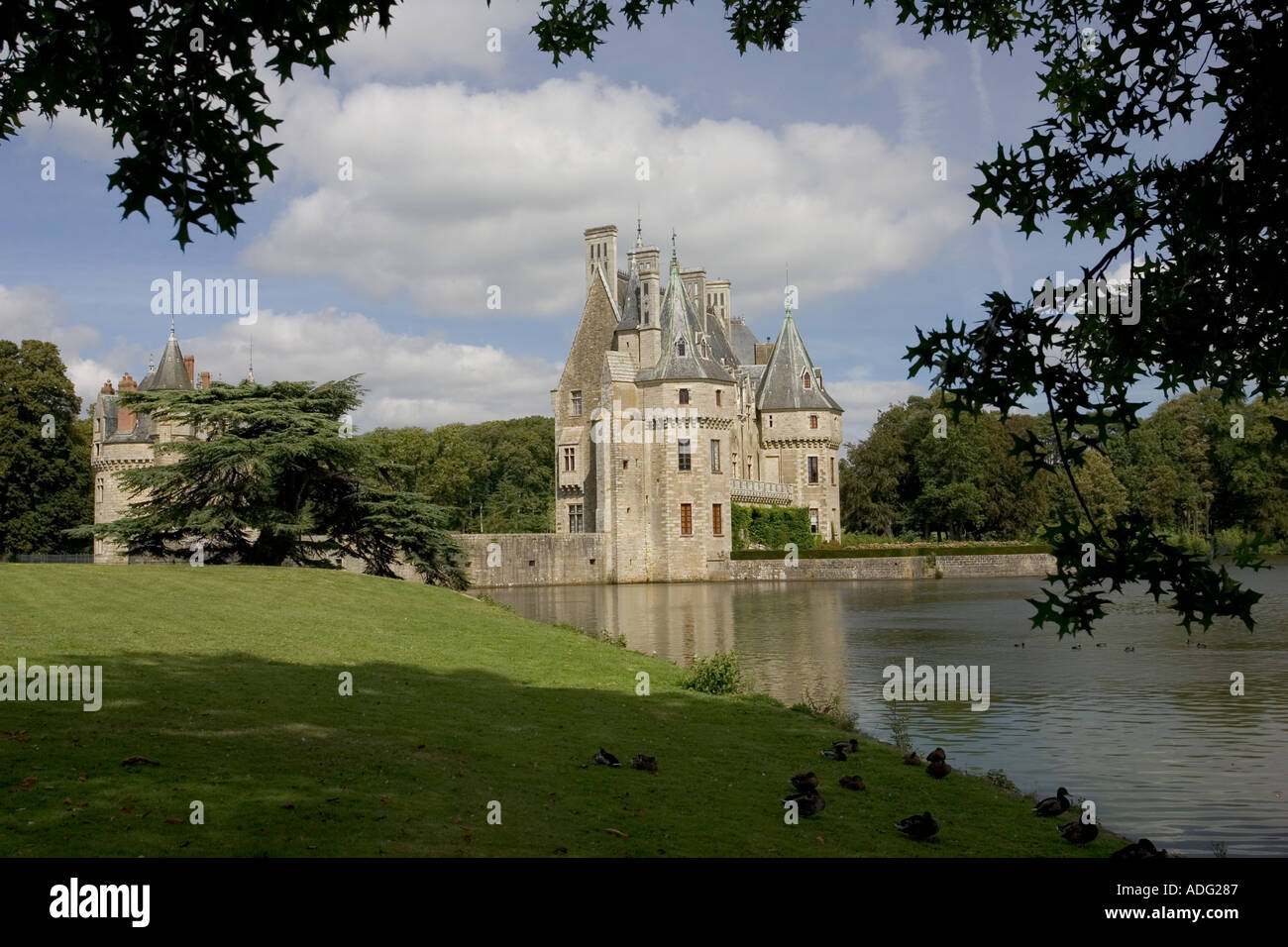 Le chateau de la bretesche france hi-res stock photography and images ...