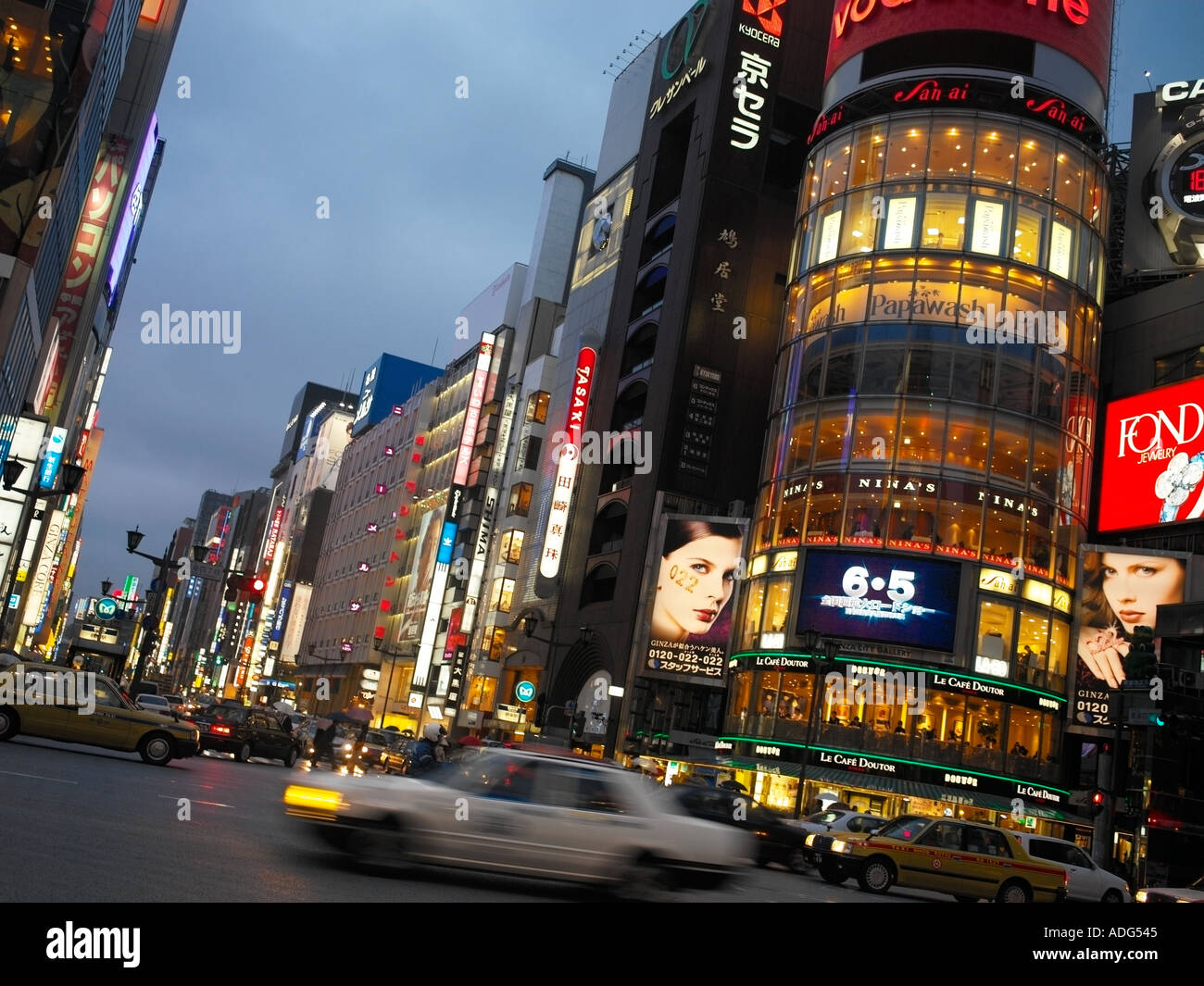 Neon signs ginza tokyo japan hi-res stock photography and images - Alamy