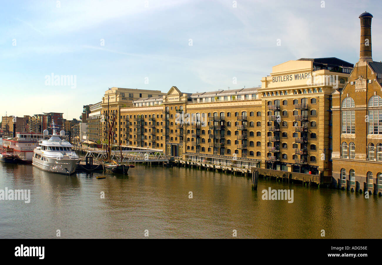 London dockside hi-res stock photography and images - Alamy