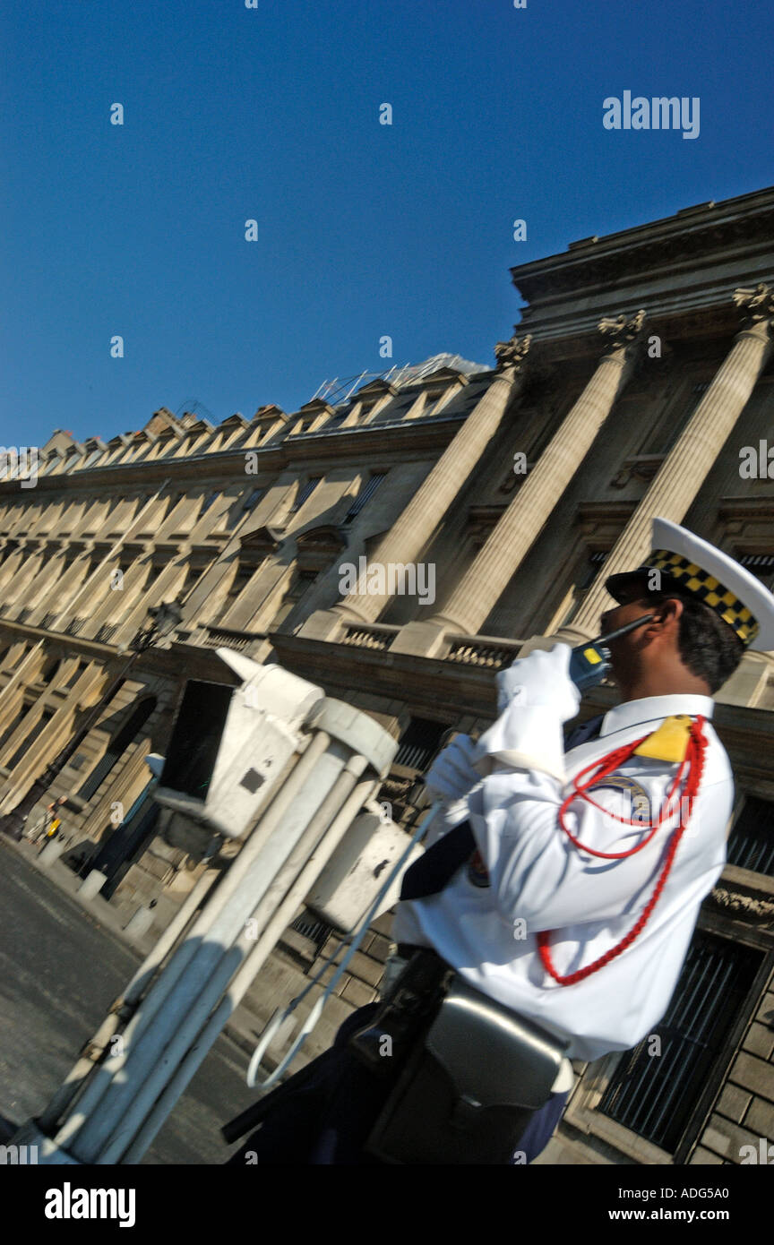 traffic cop paris france Stock Photo - Alamy