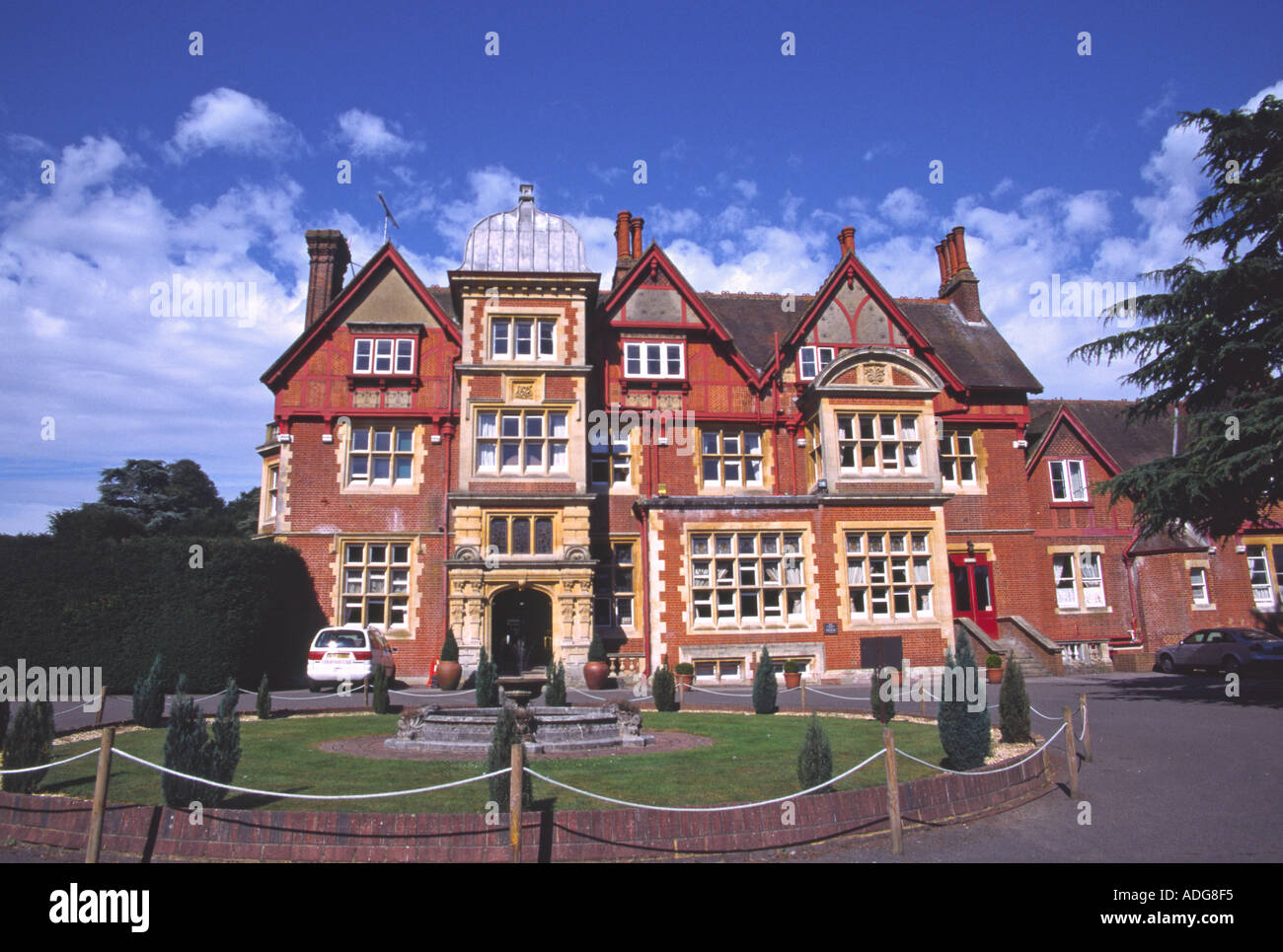 Victorian house england hi-res stock photography and images - Alamy