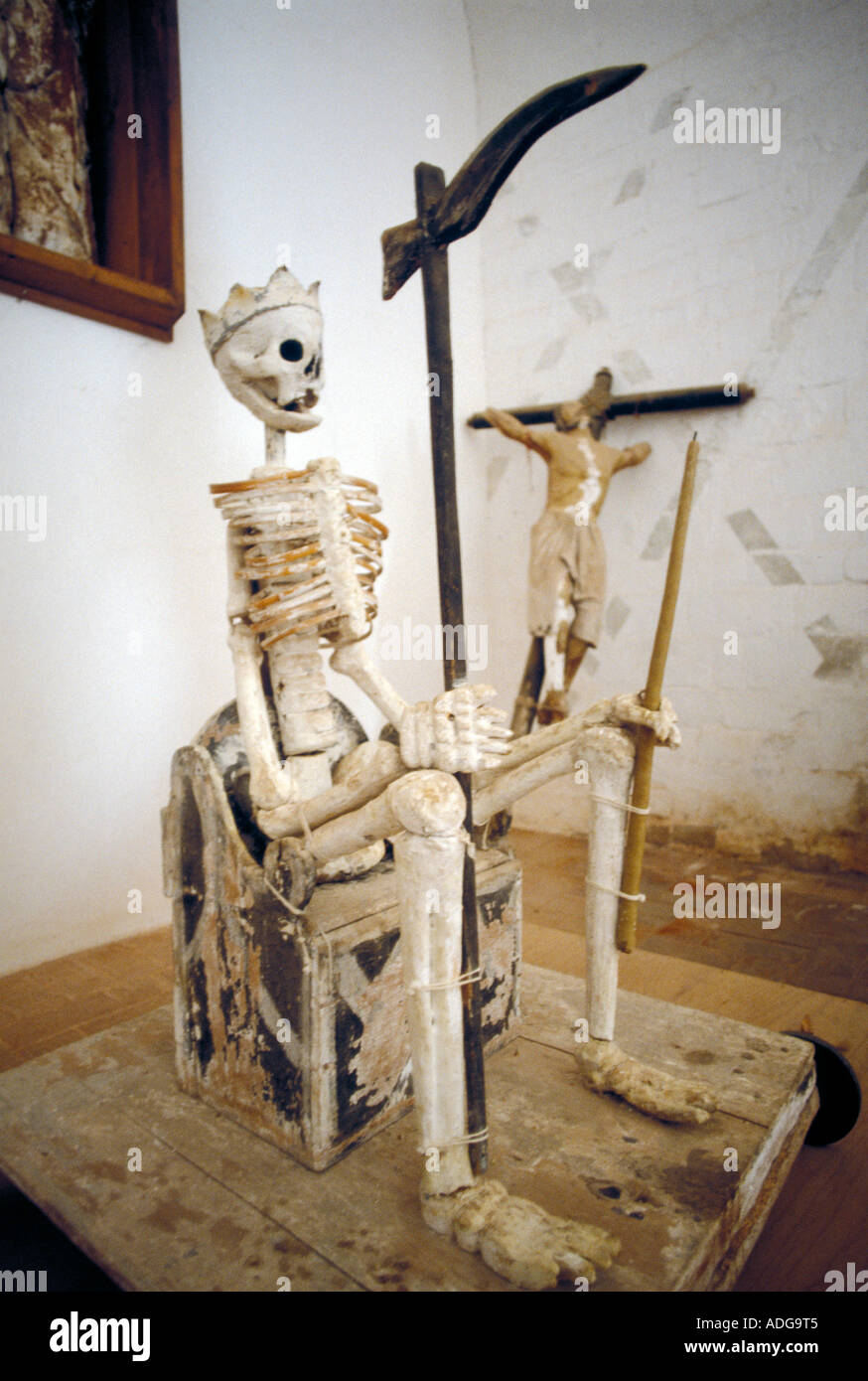 Skeleton death representation hi-res stock photography and images - Alamy