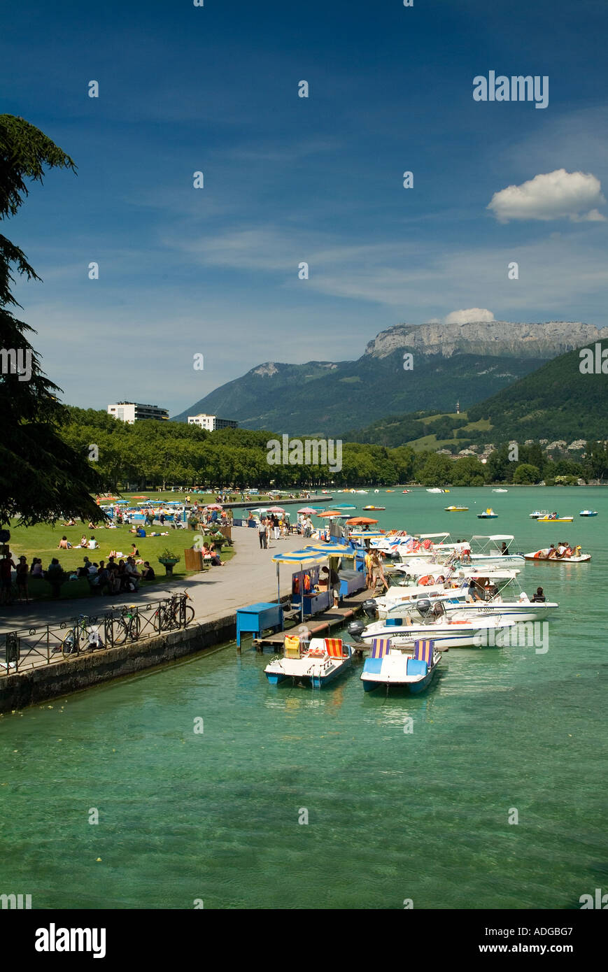 Champ de lac hi-res stock photography and images - Alamy
