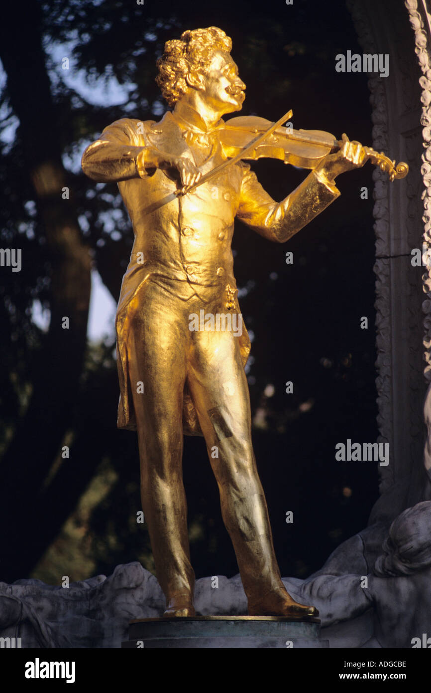 Strauss Statue Stadtpark Vienna Austria Stock Photo - Alamy