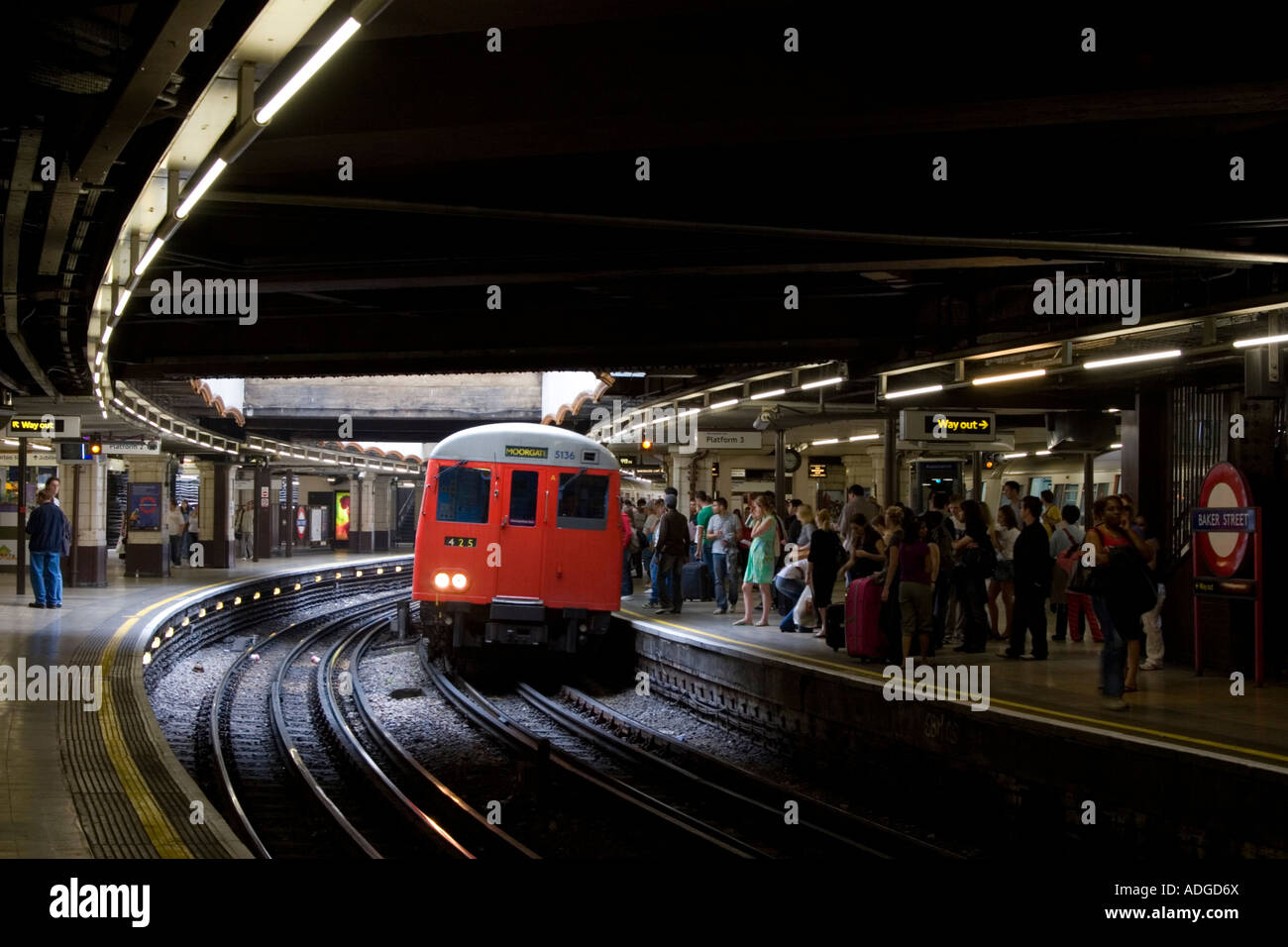 Metropolitan Line - Baker Street Station - London Underground Stock ...