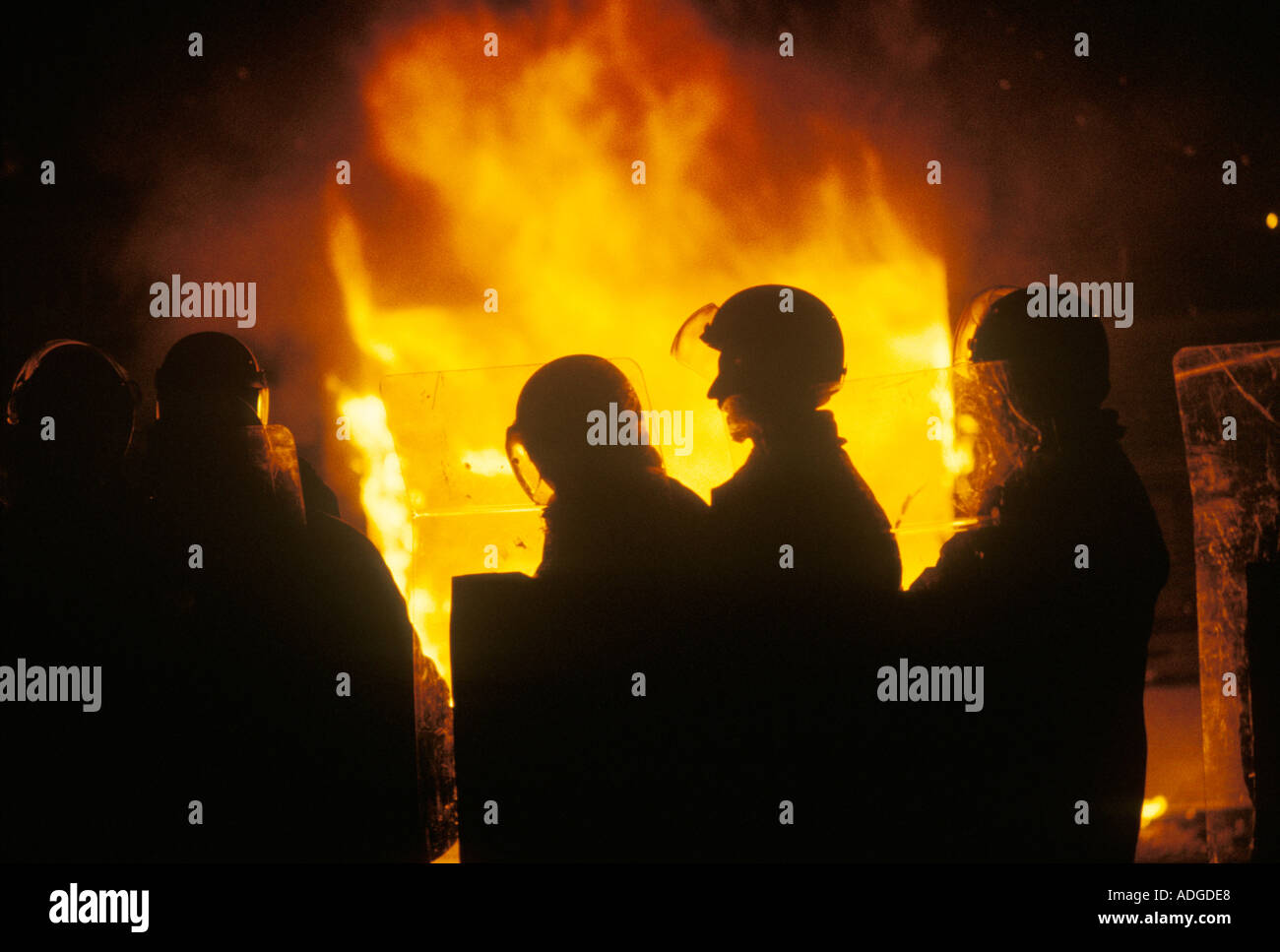 Toxteth Riots 1980s Liverpool 8 burning building rioters set fire to ...