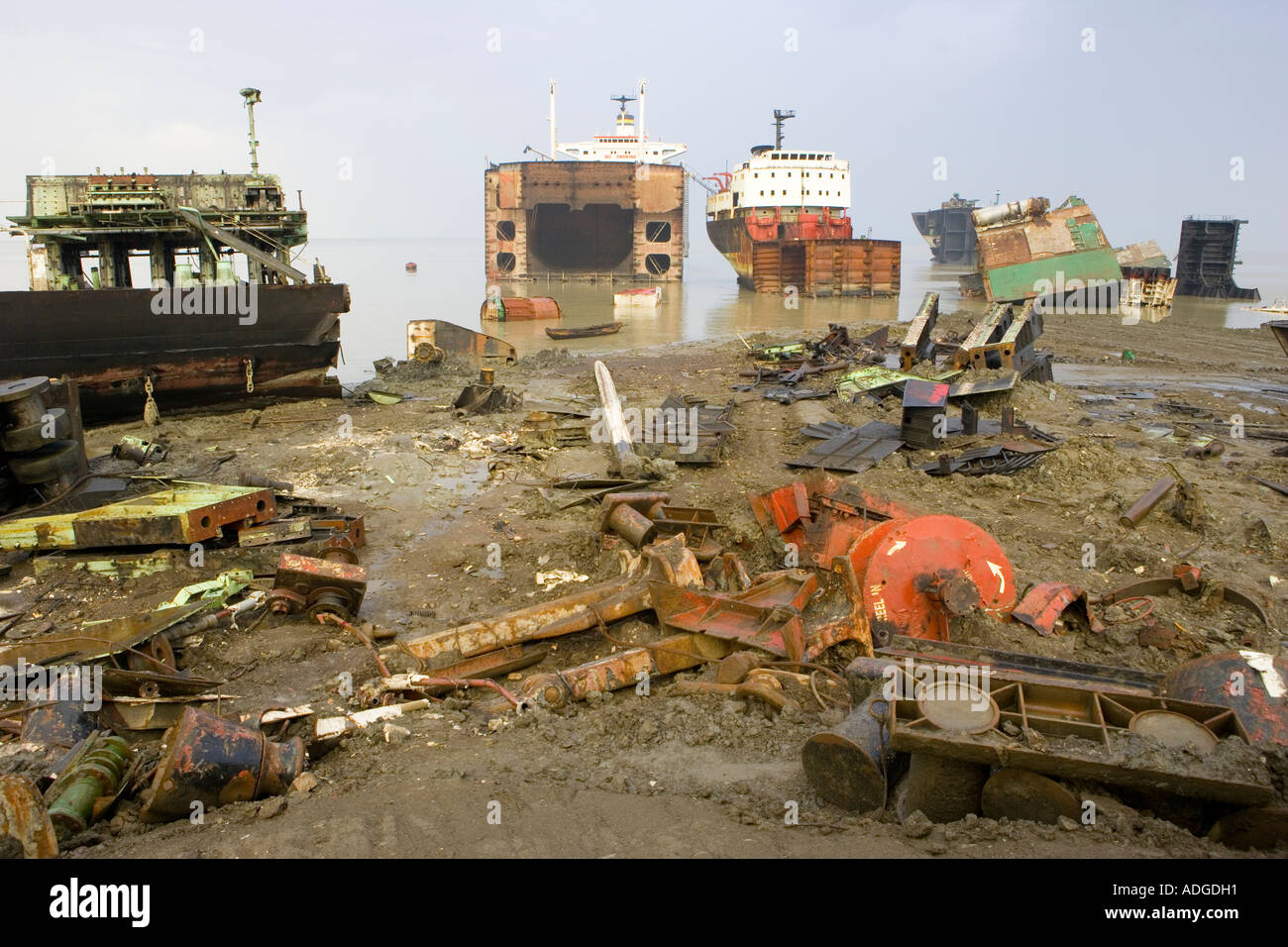 Ship breaking yard chittagong bangladesh hi-res stock photography and ...