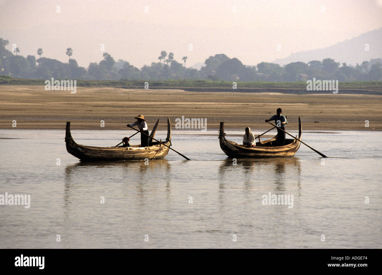 Transporting canoes hi-res stock photography and images - Alamy