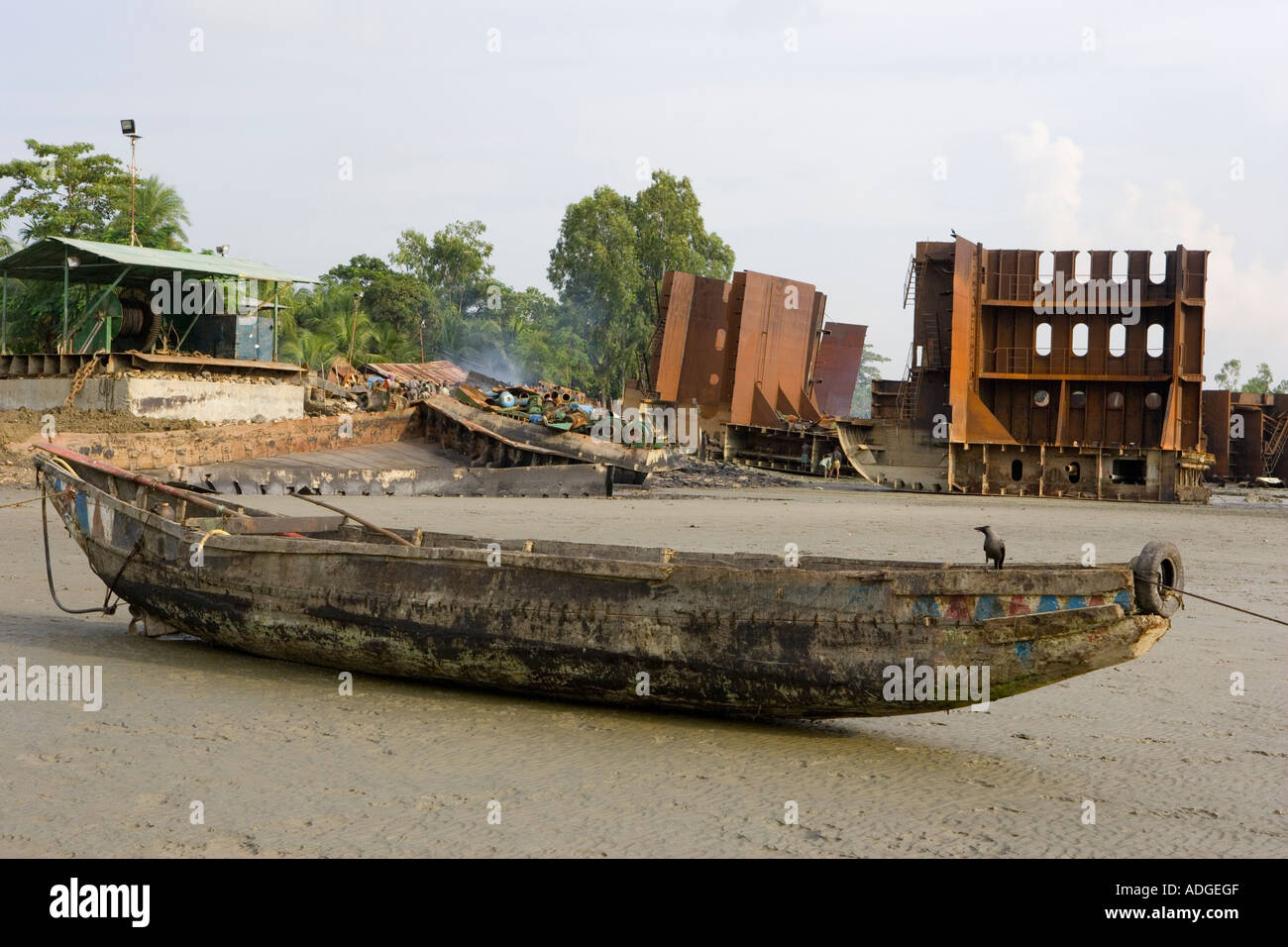 Ship breaking yard chittagong bangladesh hi-res stock photography and ...