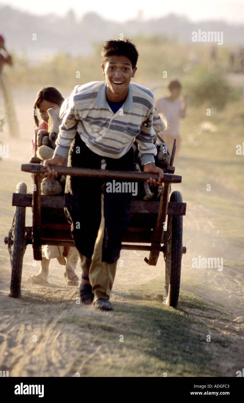 Hand pulled cart hi-res stock photography and images - Alamy