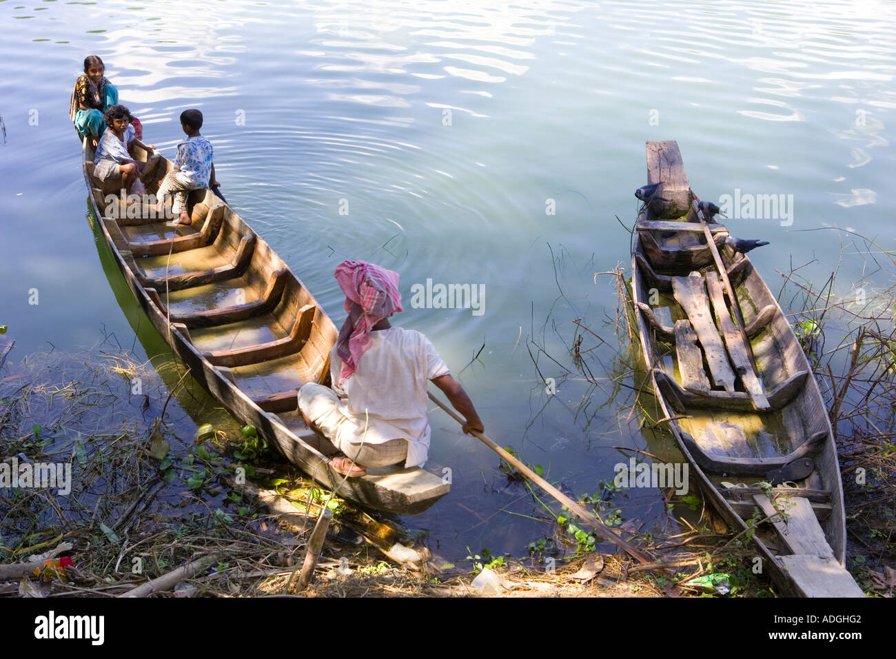 Bangladesh wooden boat boy hi-res stock photography and images - Alamy
