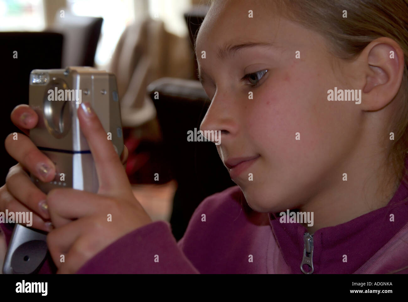 child chimping a digital camera lcd screen Stock Photo - Alamy